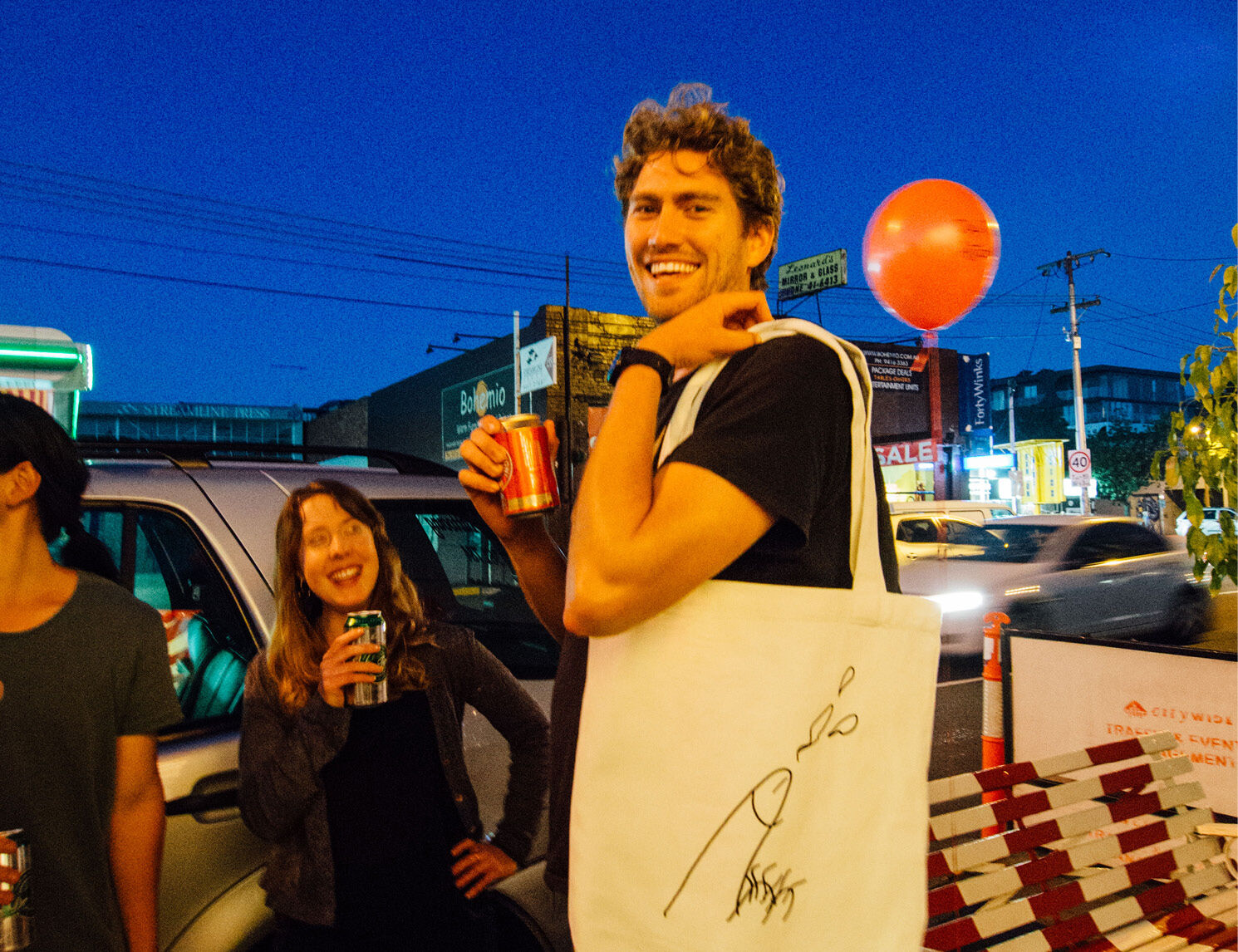 About Us. Das T-Shirt Automat. Custom Printing Melbourne